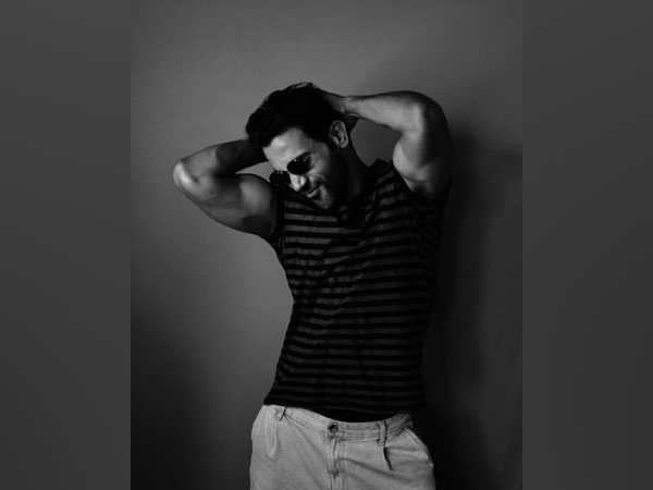 Rajkummar Rao flaunts toned biceps in monochromatic photo