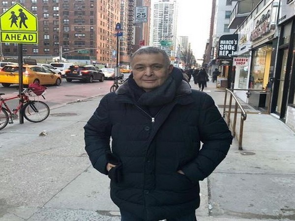 Rishi Kapoor pays tribute to Dev Anand on 96th birth anniversary