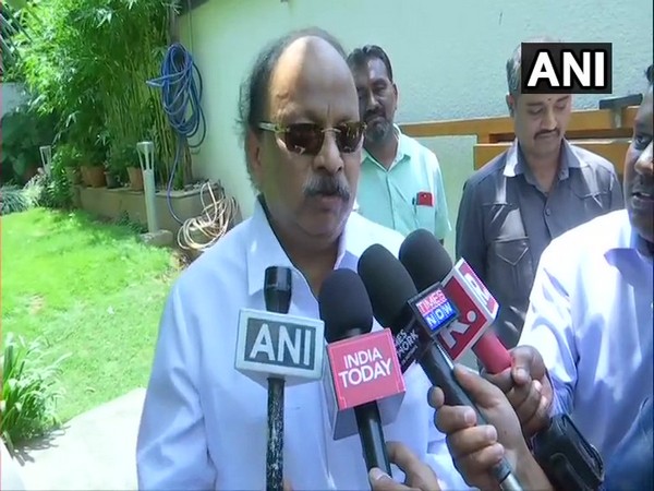 K'taka MLA Roshan Baig calls leaders 'buffoon', 'flop show'; party serves him showcause