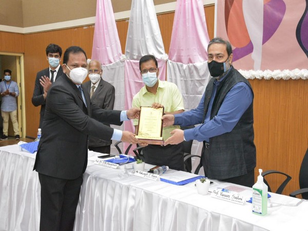 Goa Health Minister felicitates HoDs of GMC as COVID warriors