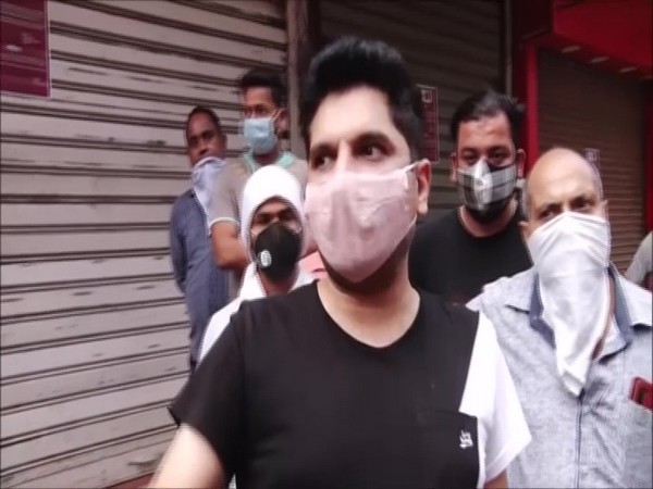 Gurgaon: Sadar Bazar shop owners claim municipal corporation charging ...