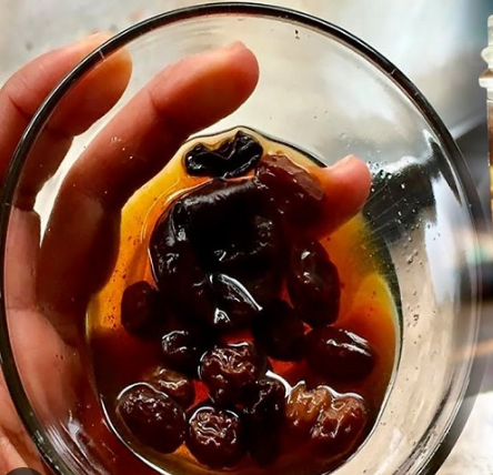 Benefits of including soaked raisins in your diet