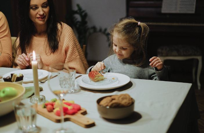 5 essential table manners to instill in your kids