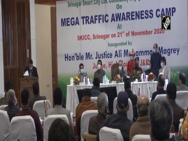 Administration organises mega traffic awareness camp in Srinagar