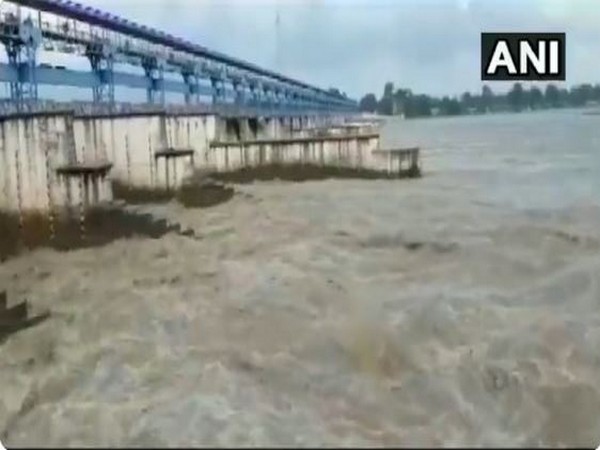 Water level of Sharda Barrage in Uttrakhand's Banbasa rises after ...