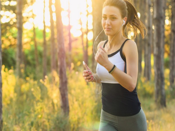 Study finds physical activity monitors help boost activity levels in adults