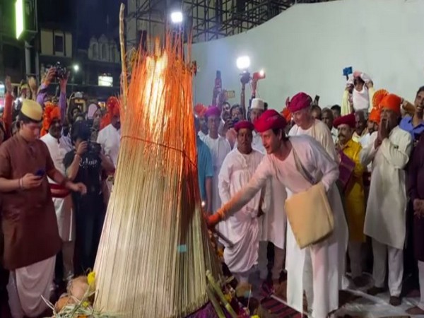 Following 294-year-old tradition, Holkars perform Holika Dahan in Indore